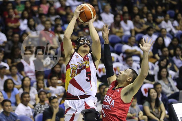 Broken nose not a hindrance as Alex Cabagnot earns Player of Week citation