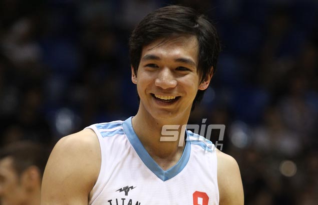 Longtime amateur star Tiu turns pro