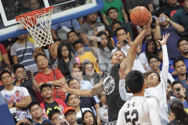 PHOTO GALLERY Stephen Curry thrills Filipino fans in Roadshow Manila