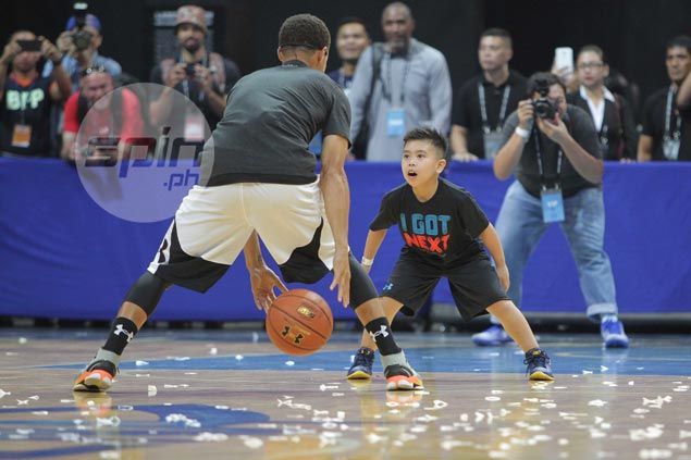 PHOTO GALLERY Stephen Curry thrills Filipino fans in Roadshow Manila