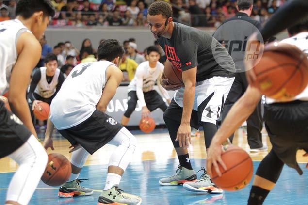 PHOTO GALLERY Stephen Curry thrills Filipino fans in Roadshow Manila