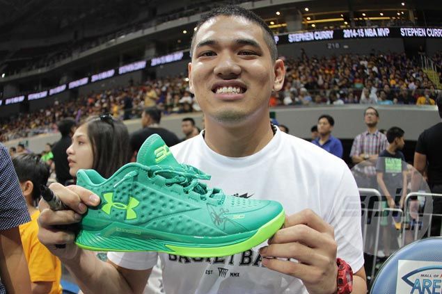 PHOTO GALLERY Stephen Curry thrills Filipino fans in Roadshow Manila