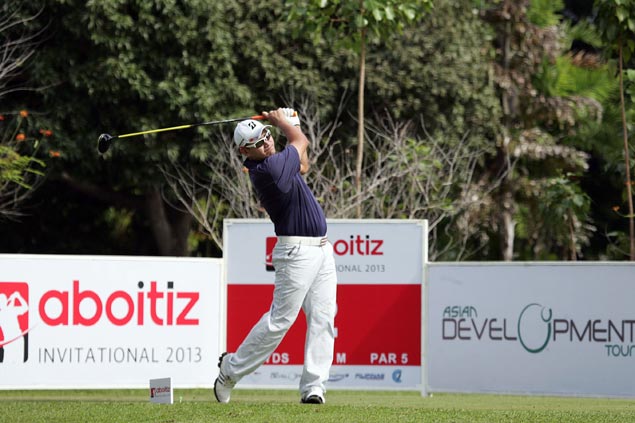 Flawless 67 puts Que one shot up on Salvador